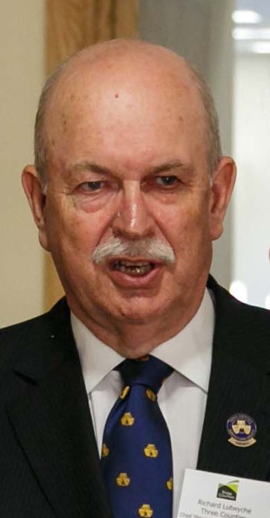 Somewhere Else Writers (SEW), December 2019-Richard Lutwyche – Ciren Scene